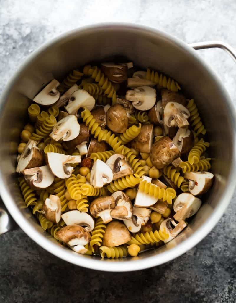 Sun Dried Tomato One Pot Pasta - Sweet Peas and Saffron