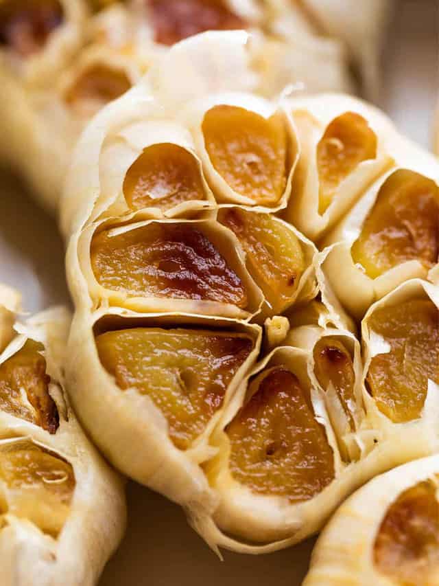 Easy Roasted Garlic Recipe - Sweet Peas and Saffron